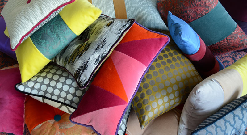 Cuscini arredo di tessuti e velluti esclusivi